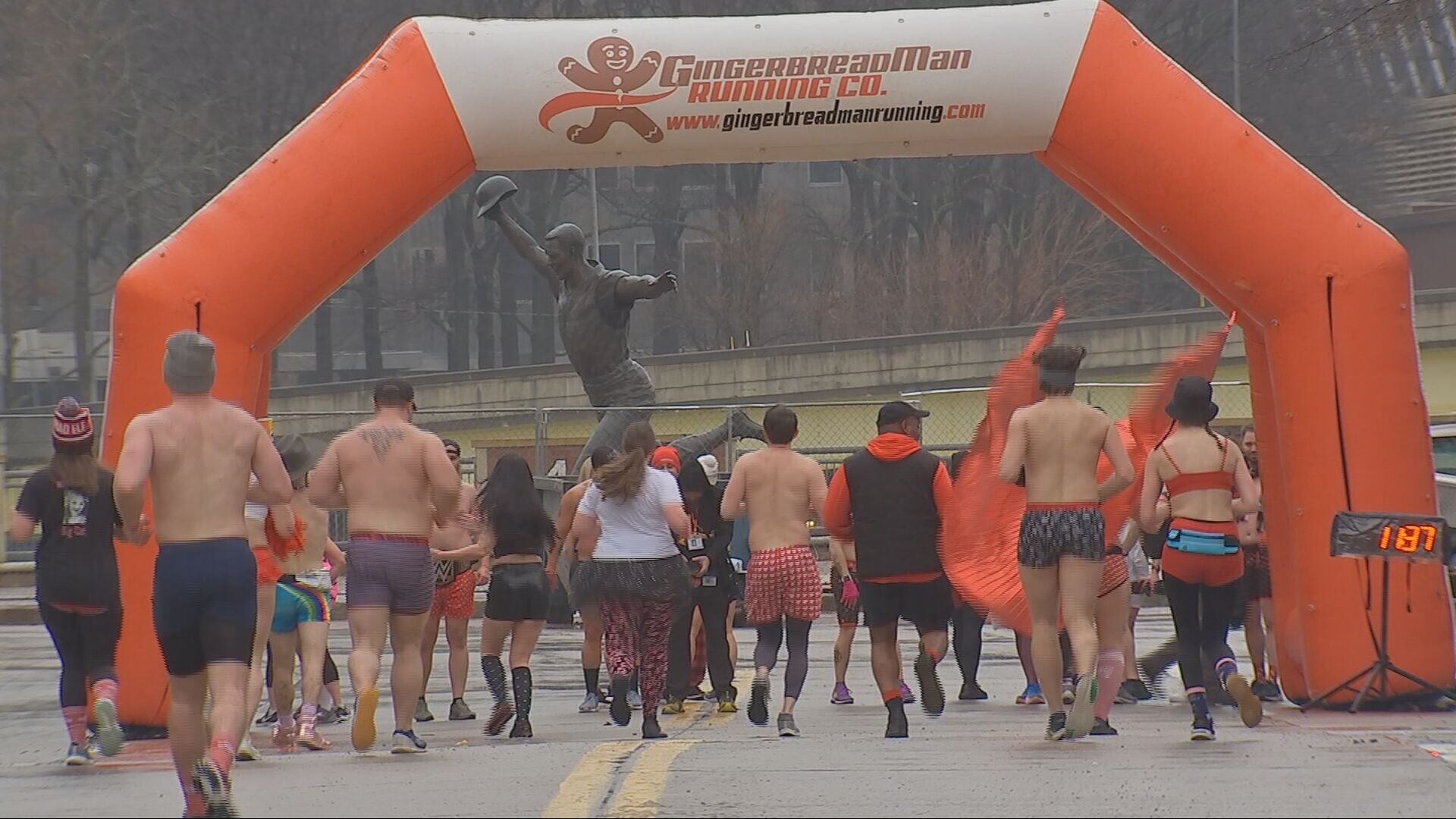 Runners fight genetic disorder while in their underwear during event in ...