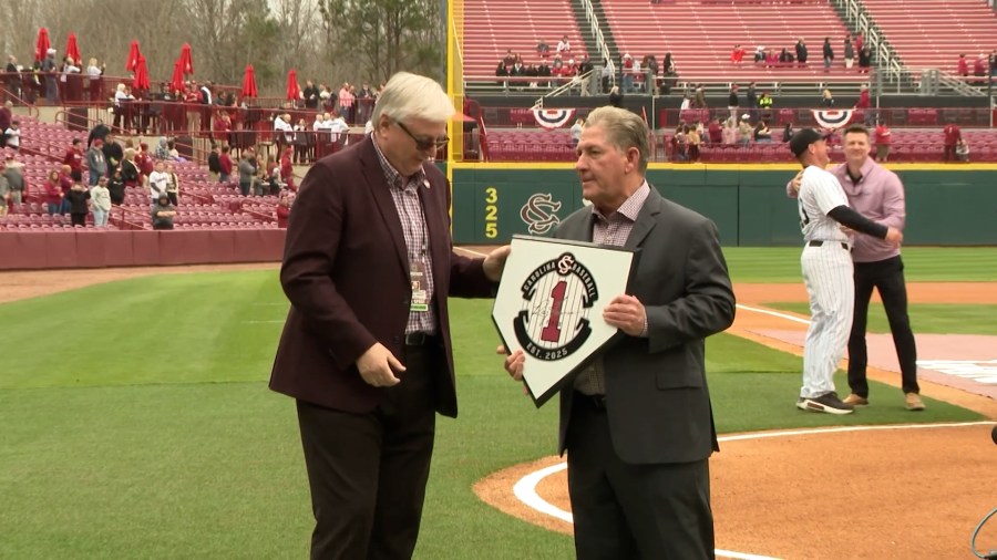 USC holds ceremony to dedicate Ray Tanner Field at Founders Park ...