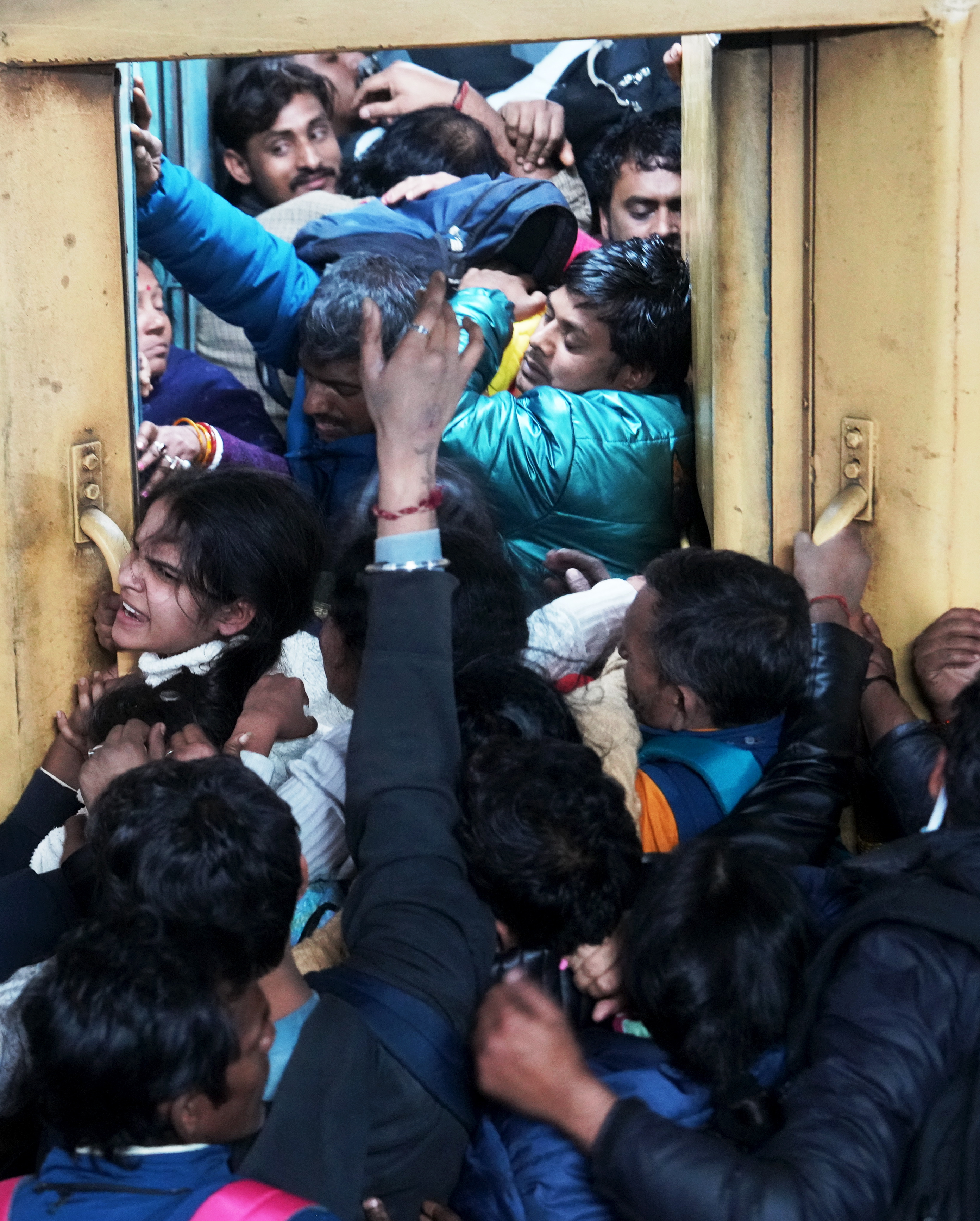 Eyewitnesses recall Saturday night horror at New Delhi Railway Station ...