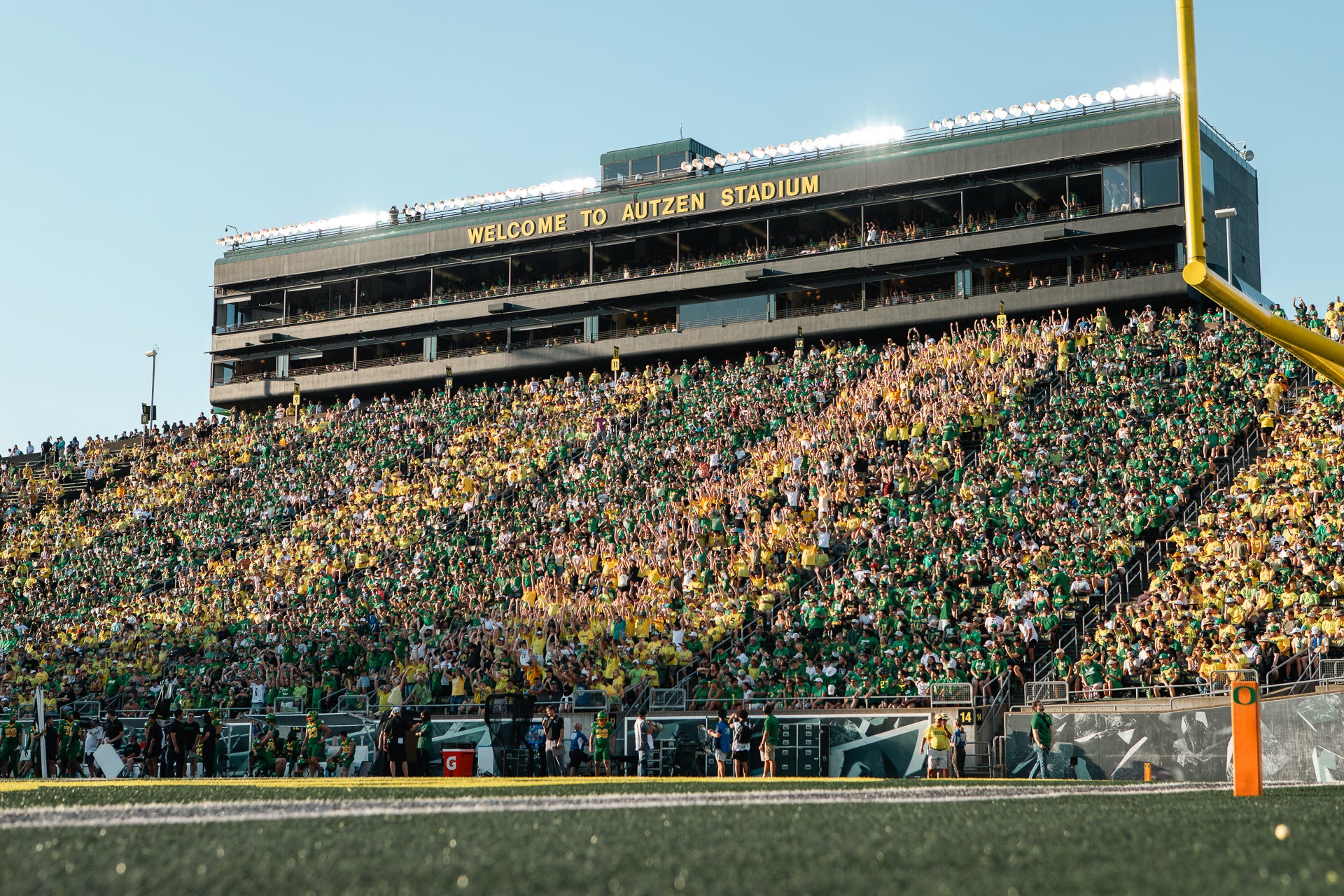 5 things Oregon fans should know about WR coach Ross Douglas