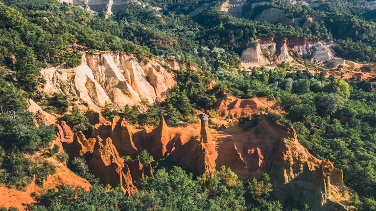 Découvrez une Provence-Alpes-Côte d'Azur… orange vif : villages ...