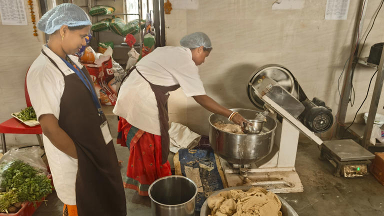 Empowering women, one meal at a time: The story of 'Didi Ki Rasoi' and ...