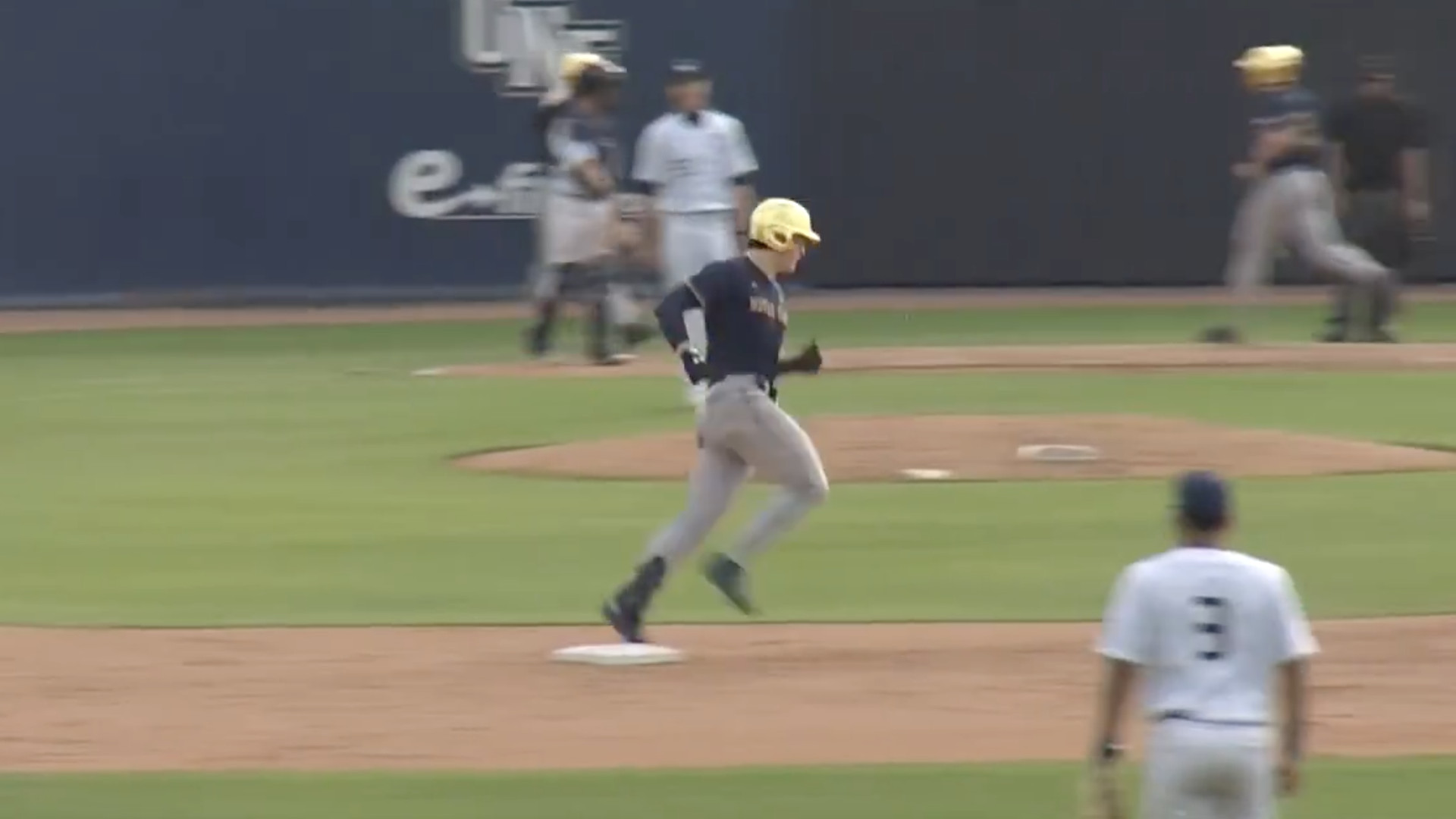 Notre Dame splits doubleheader against North Florida for series win