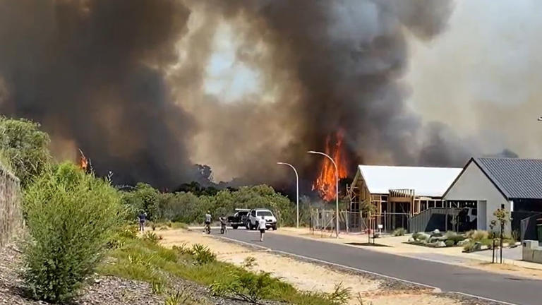 Bushfire warning downgraded for suburban area in Dunsborough, in WA's ...