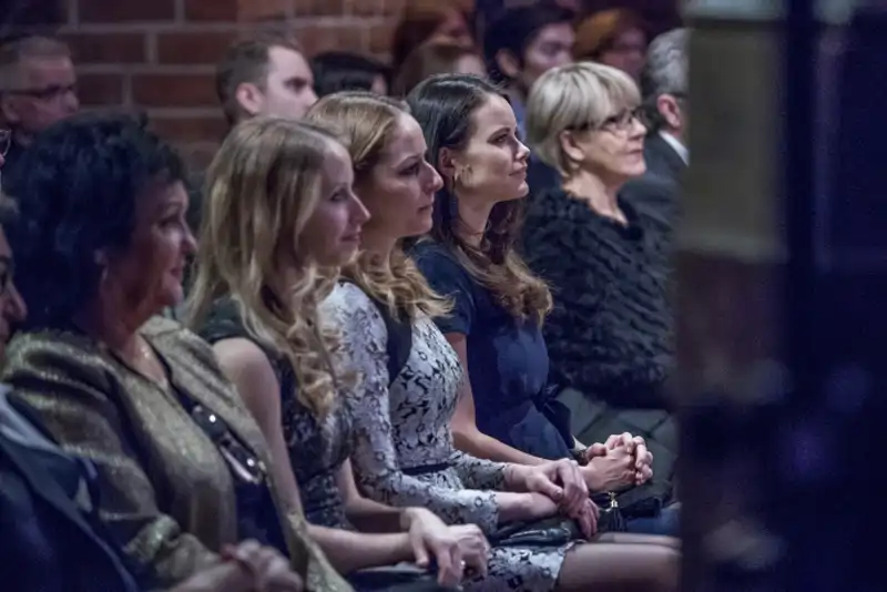 Conoce a Lina y Sara Hellqvist: las desconocidas hermanas de Sofía de ...