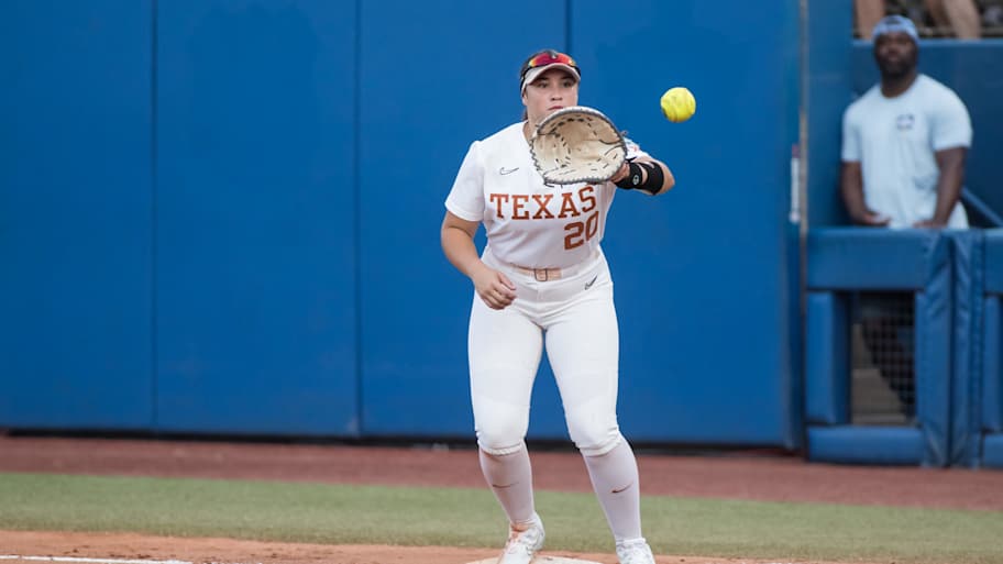 No. 1 Texas Softball Takes Down Maryland at Bevo Classic