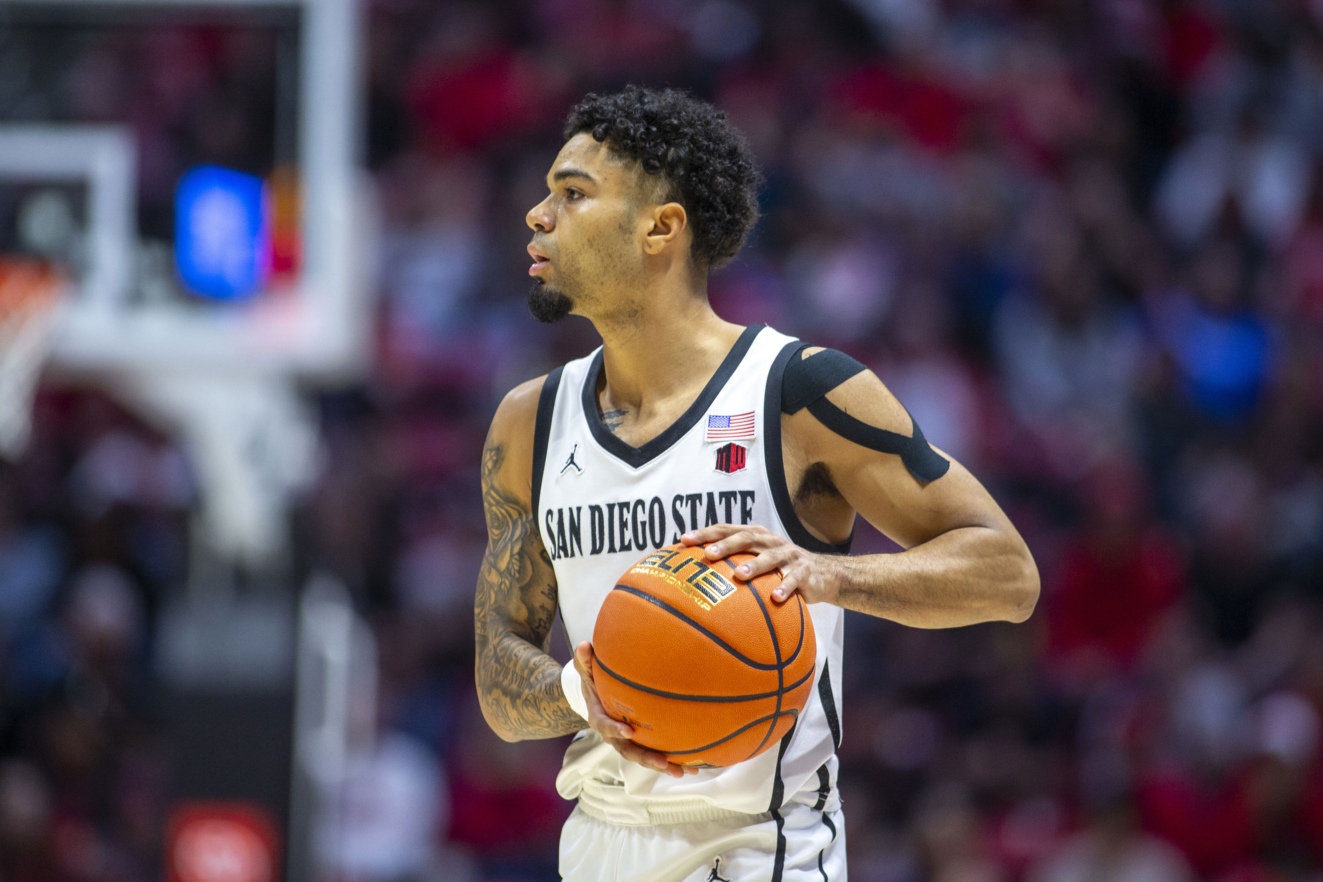 Aztecs smothering defense leads to sweep of Boise State