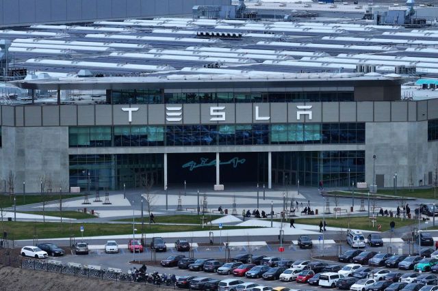 All-electric semi truck achieves first-of-its-kind feat: 'Progress is ...