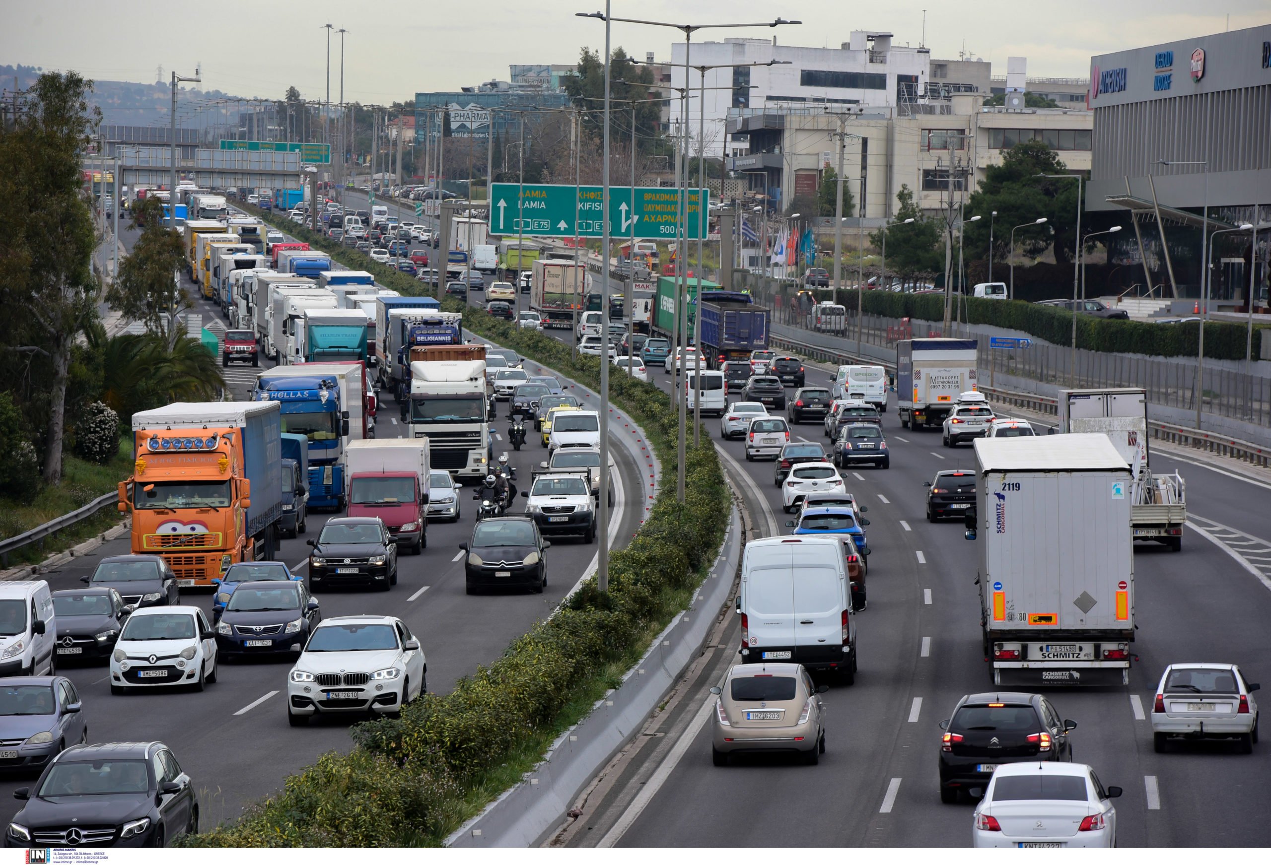 Κίνηση στους δρόμους: Κυκλοφοριακό χάος στην Αττική – Δείτε πού έχει ...