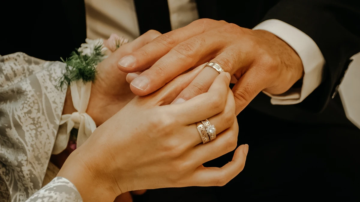 ¿Casarse o vivir como pareja de hecho? Esta es la opción que tiene más ...