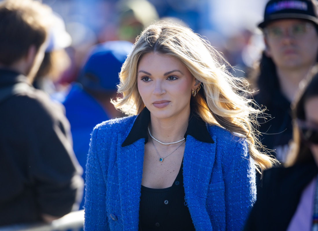 NASCAR Reporter Alex Weaver Turns Heads Before Daytona 500