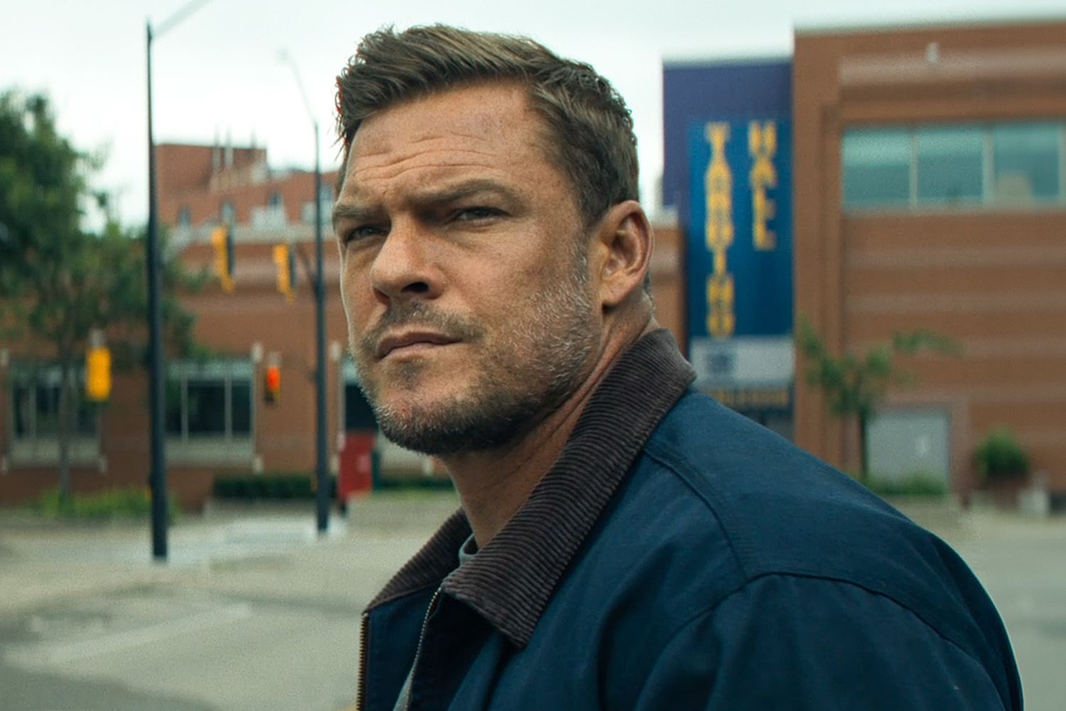 Alan Ritchson talks 'Reacher' Season 3, his ice cream obsession and ...