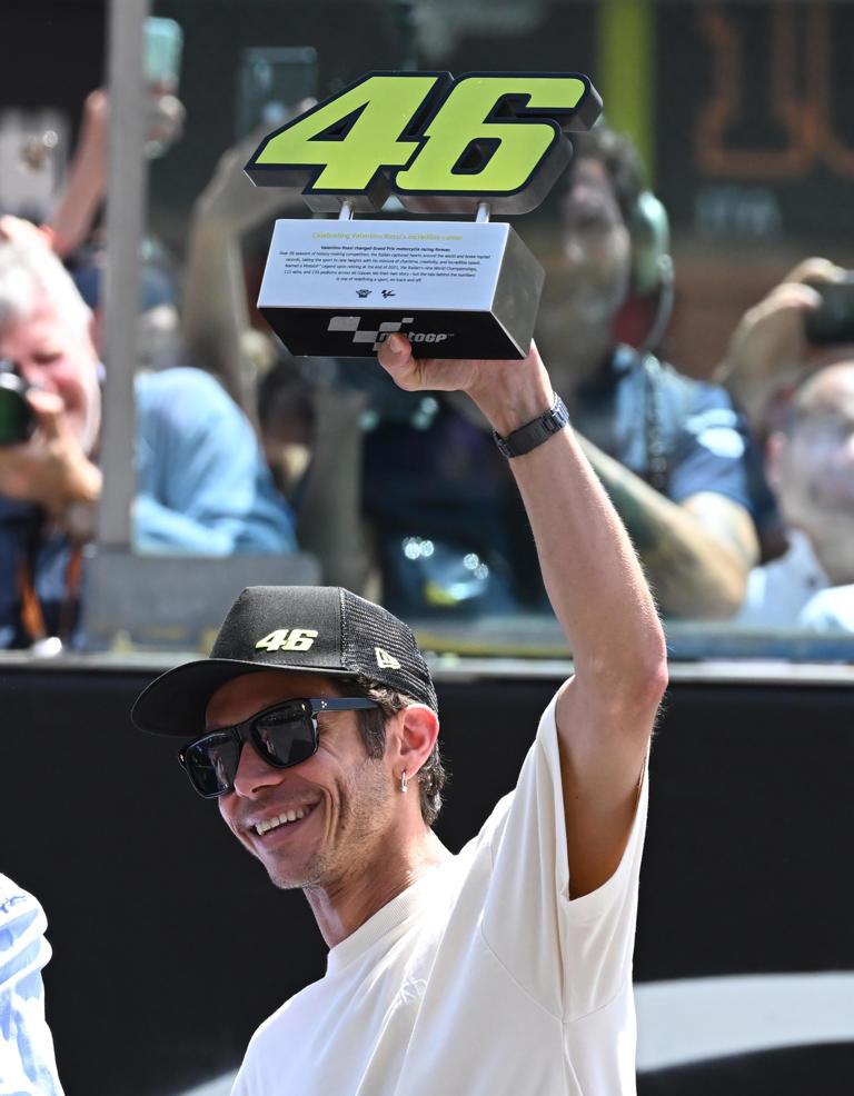 Moto: 46 anni Valentino Rossi, l'omaggio dell'Inter sui social