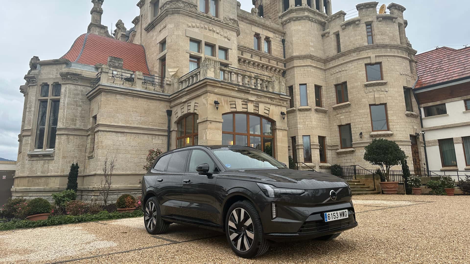 Volvo EX90, al volante del SUV eléctrico con hasta 517 CV