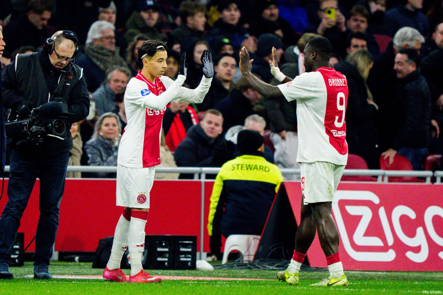 Bounida en Steur trots na Ajax-debuut: 'We hebben op en naast het veld ...