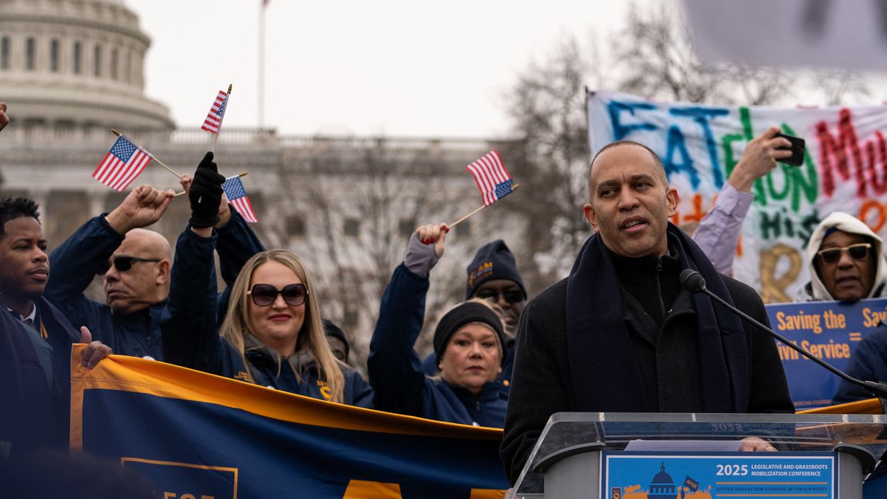 Democrats play blame game with GOP on looming government shutdown