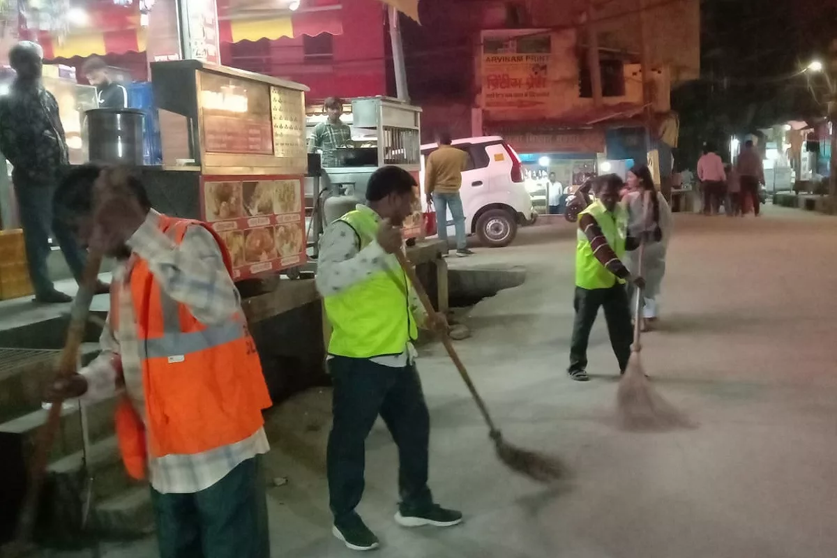 MCD launches night sweeping to make city's markets litter, garbage-free
