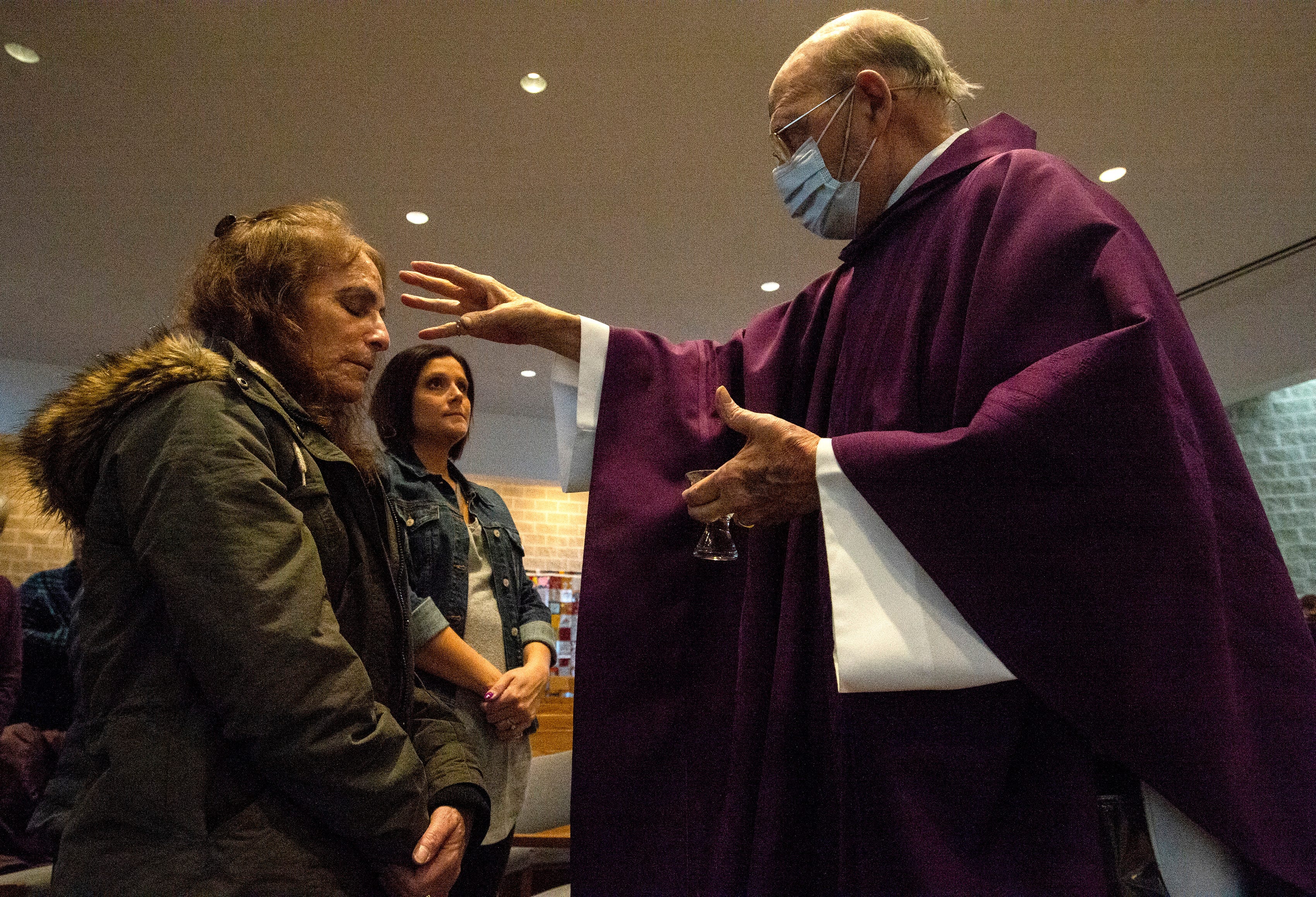 What is Ash Wednesday and the smudges on people's foreheads? What you ...