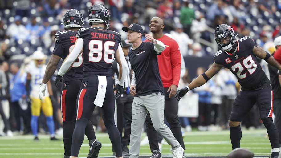 Texans Players Reportedly Lost Faith In Key Member of 2024 Staff