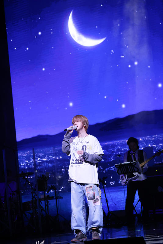 ภาพบรรยากาศ 2025 YESUNG CONCERT เสิร์ฟความสุขผ่านเสียงเพลง! E.L.F ...