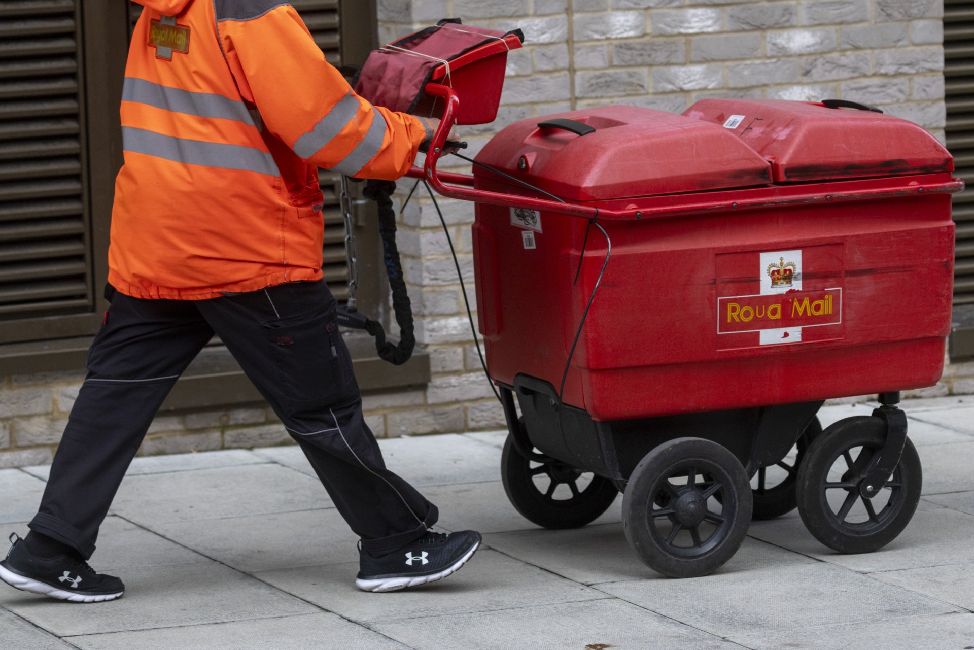 Royal Mail tracking goes down with customers unable to see where their ...