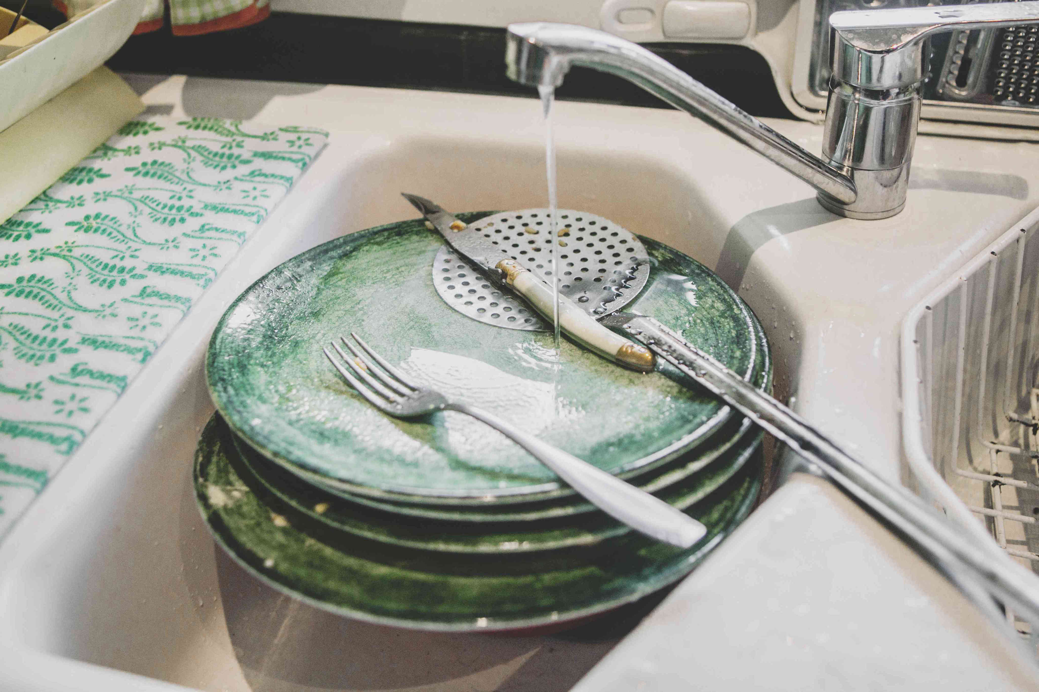 7 Quick Cleaning Tasks You Should Do Every Night Before Bed, According ...