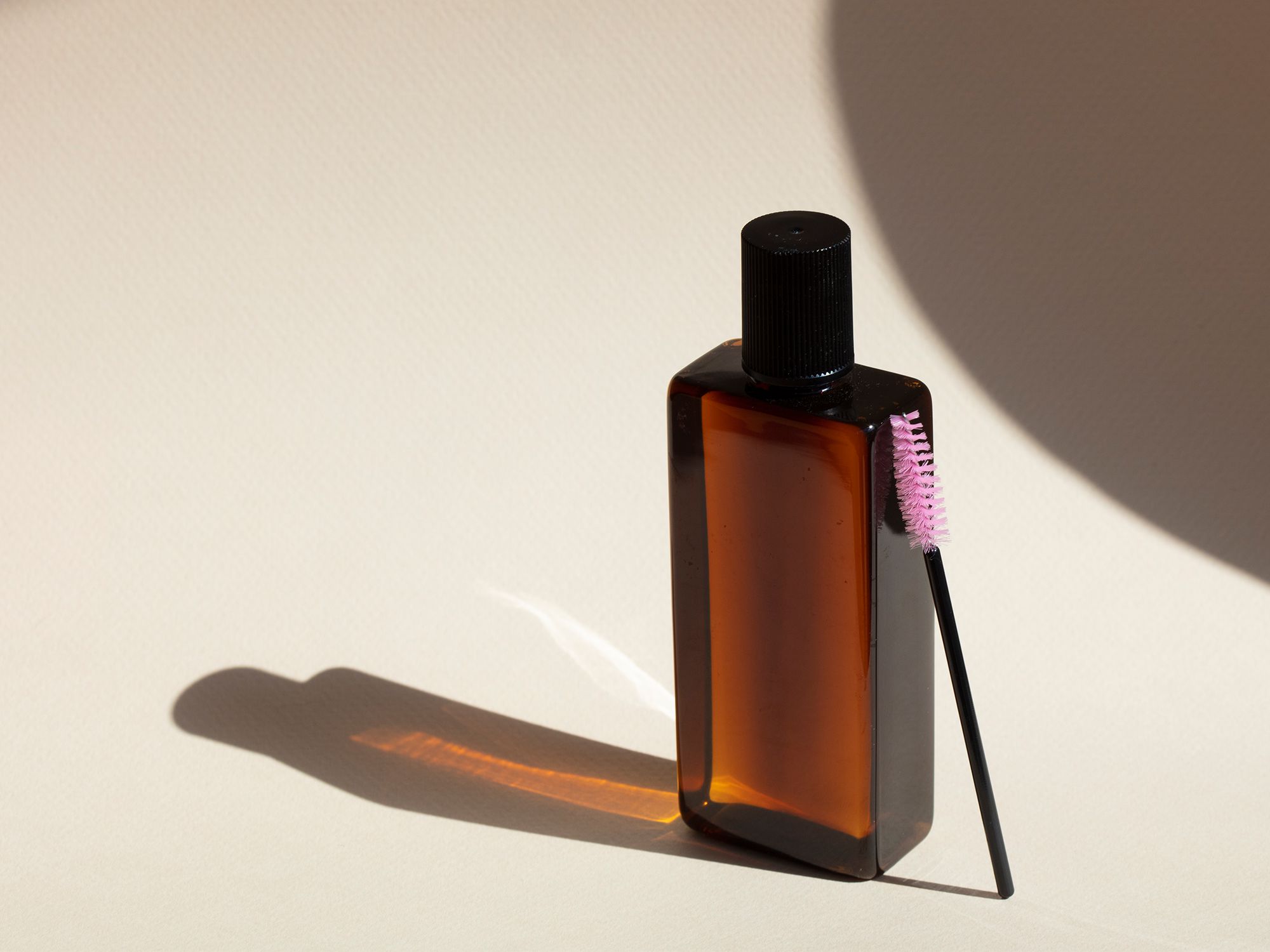 Castor Oil for Eyebrows: How to Use for Brow Growth