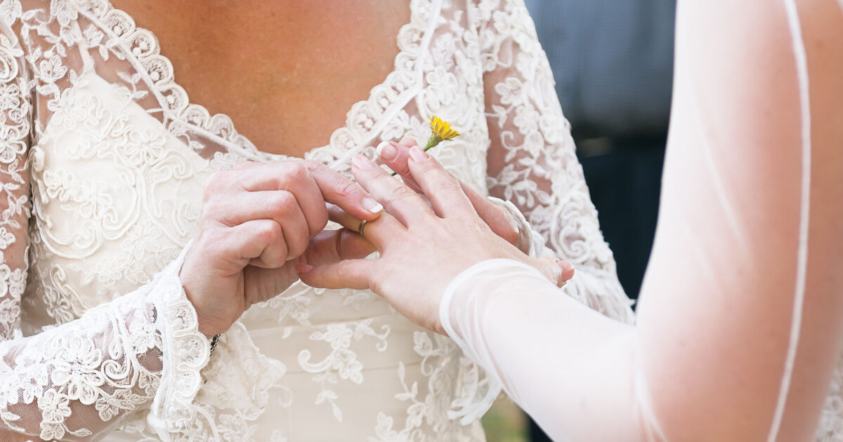 Community center marks 10 years of Obergefell with 10 queer weddings