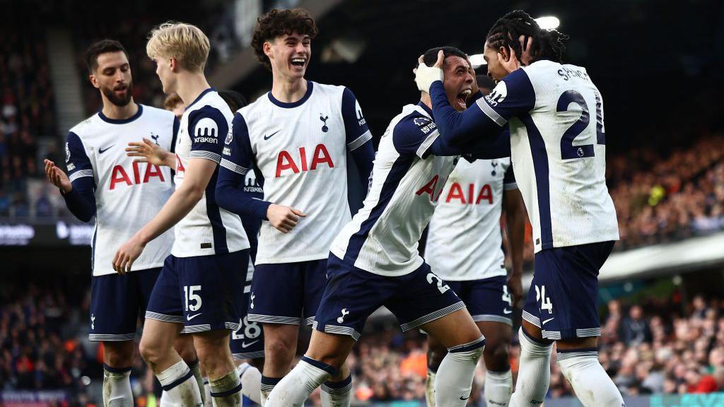 Ipswich 1-4 Tottenham: Third straight league win for improving Spurs