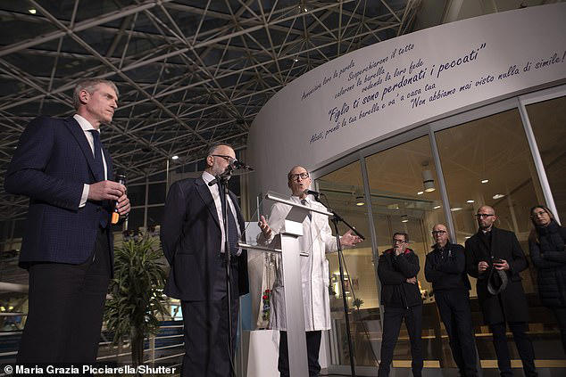 Pope Francis in 'critical condition' after suffering asthmatic crisis