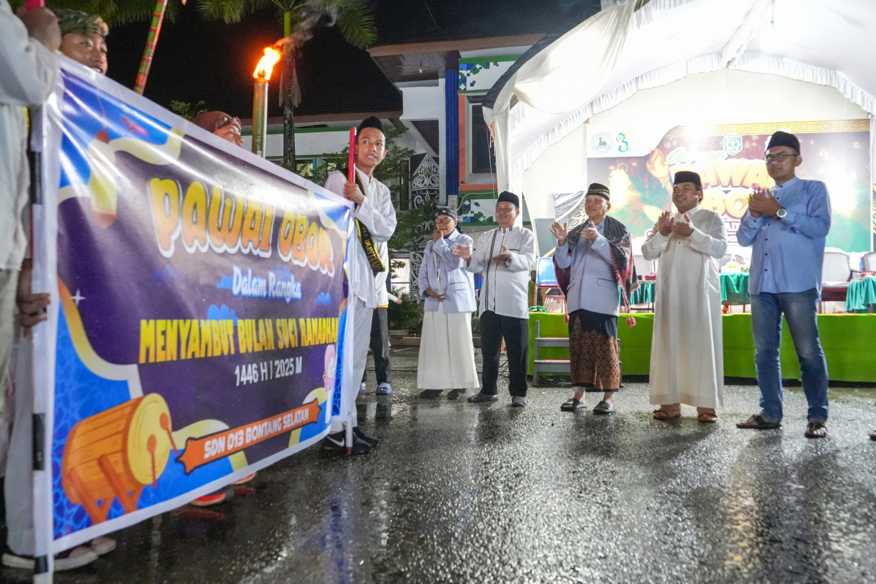 Lepas Pawai Obor Menyambut Ramadan, Wawali Bontang: Ini Simbol Kebersamaan Lepas Pawai Obor Menyambut Ramadan, Wawali Bontang: Ini Simbol Kebersamaan