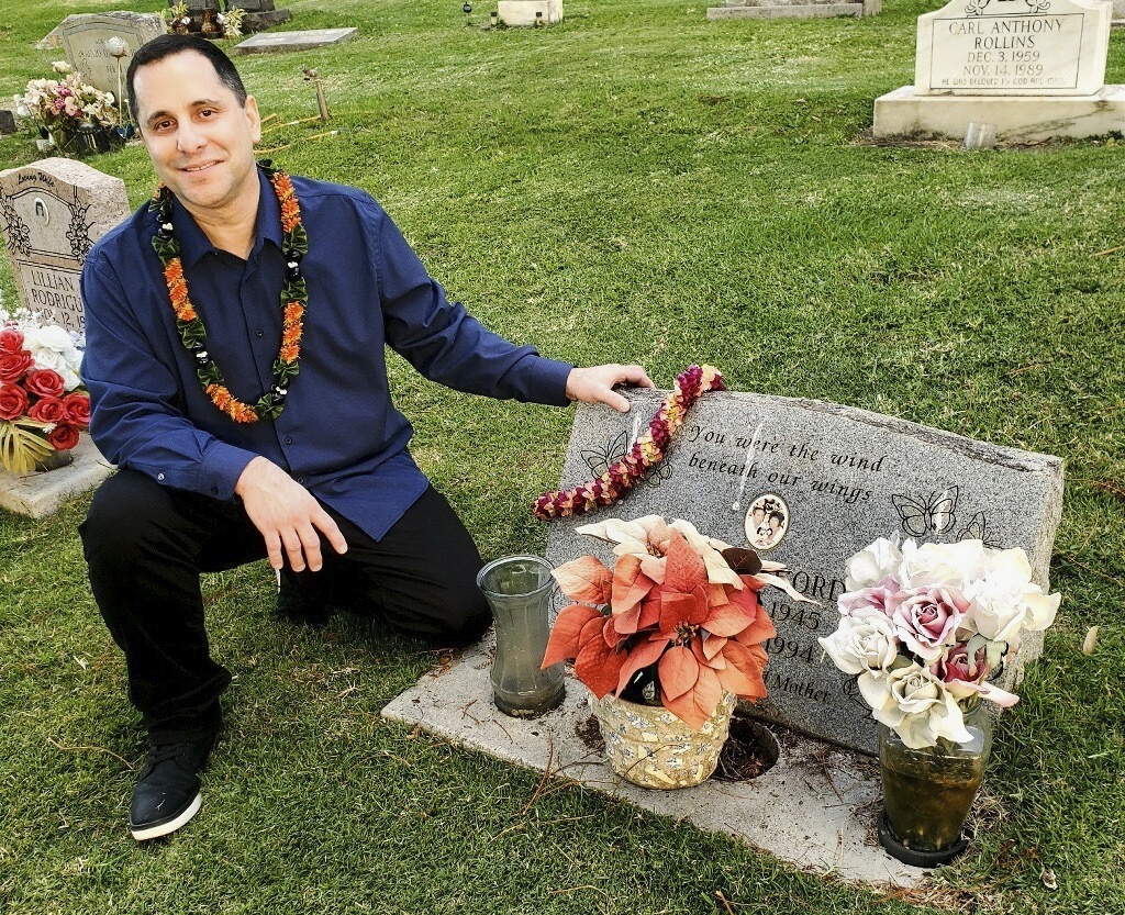 Hawaii man freed after 30 years in prison visits mother's grave and ...