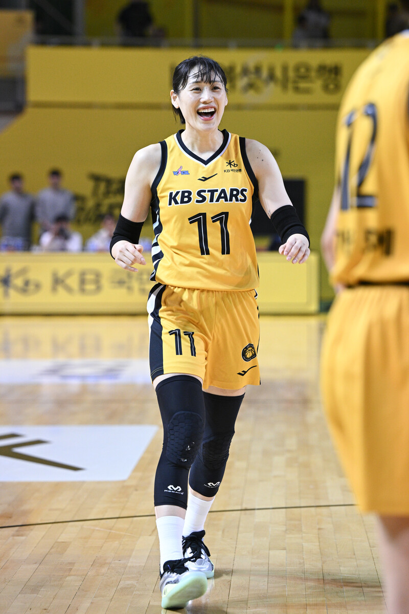 [WKBL 6라운드 리뷰] 헌신한 ‘에이스’ 강이슬 – KB의 복덩이 나가타 모에