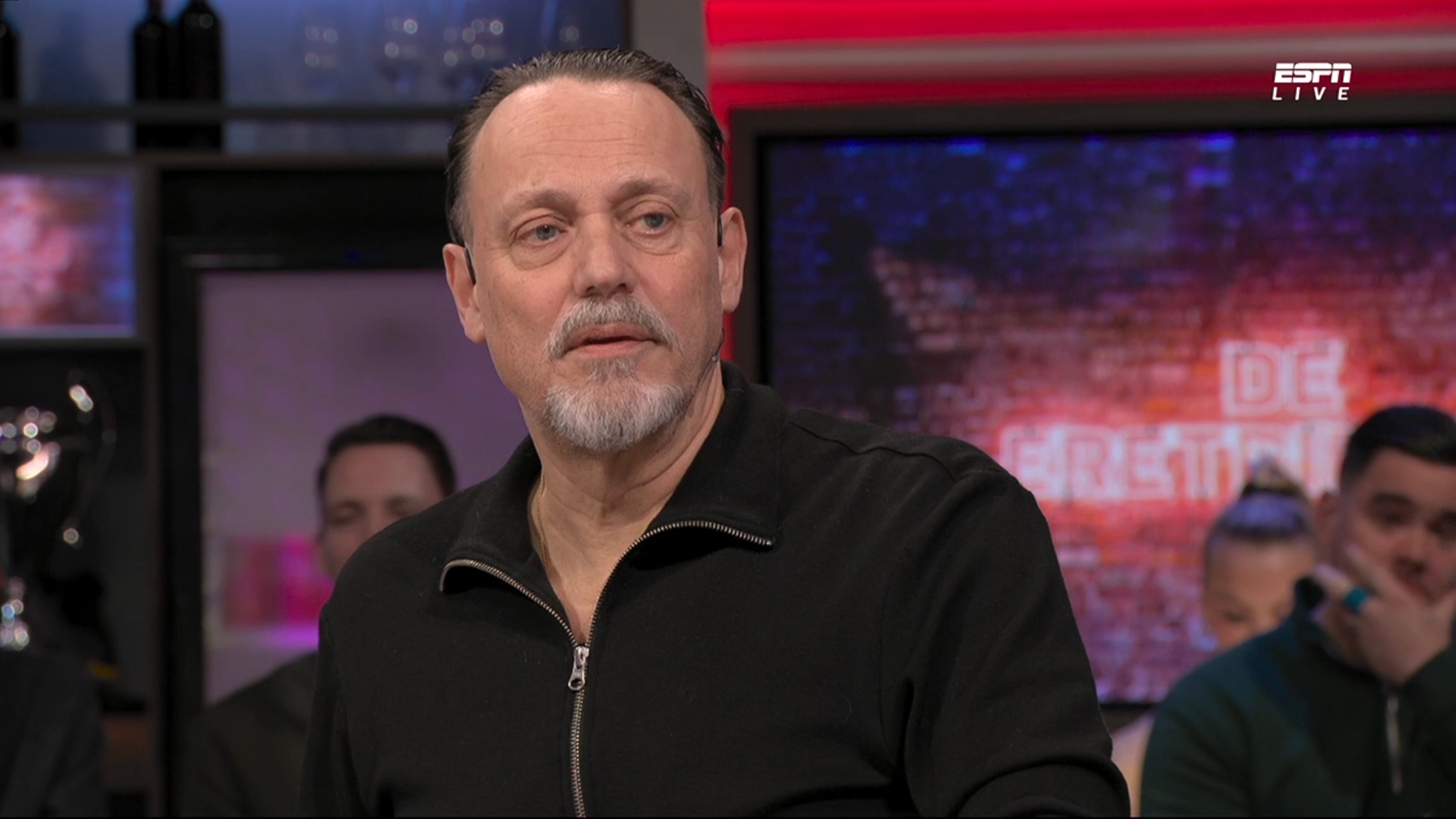 Hugo Borst maakt zeer opmerkelijk statement over kapsel van Feyenoorder ...