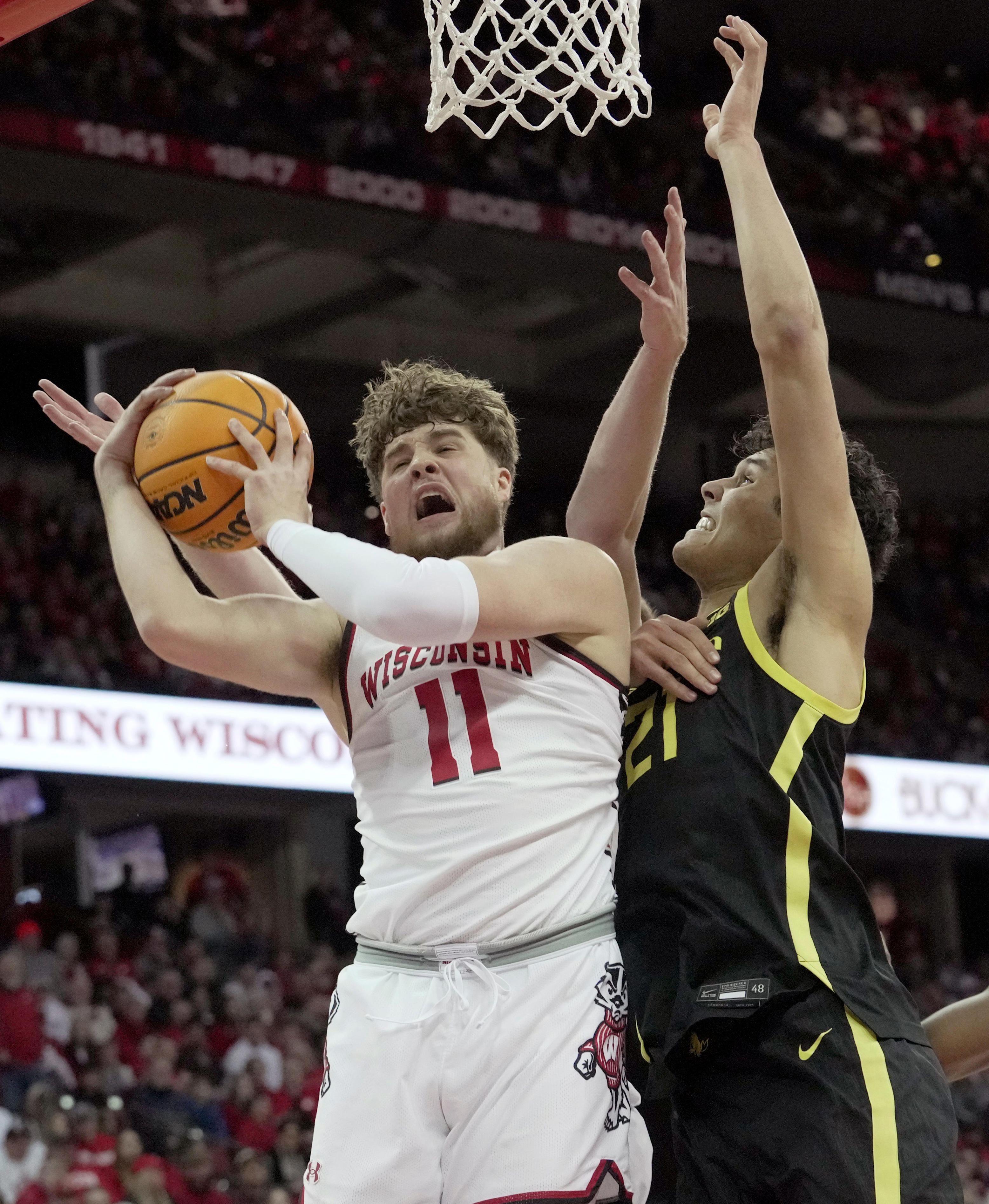 Oregon comes back to stun No. 11 Wisconsin in overtime, 77-73