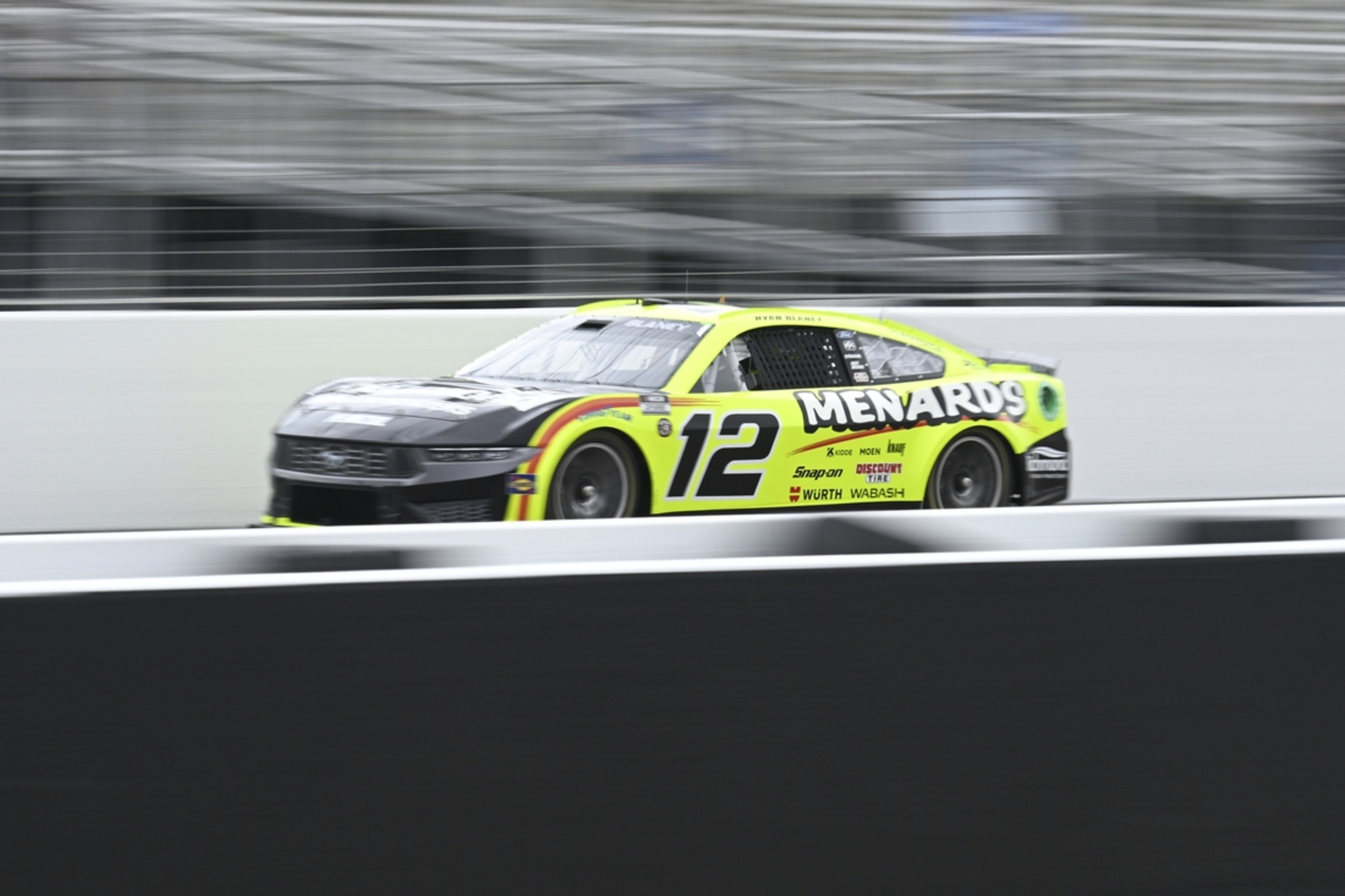 Ryan Blaney leads Penske's strong showing, secures pole at Atlanta