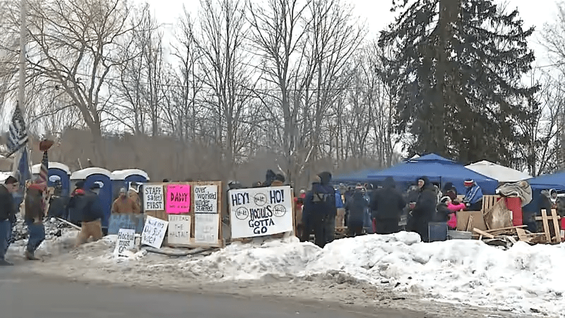 Elected officials join correction officers on 6th day of strike
