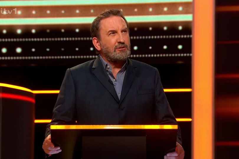 The 1% Club fans blast 'stupid' first question as Lee Mack gives 'harsh ...