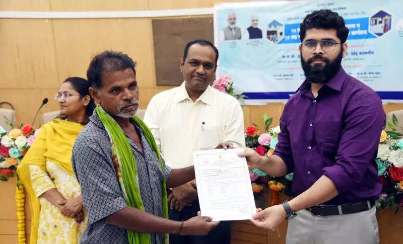 Over 19k in Nagpur district get PMAY-Rural approval letters