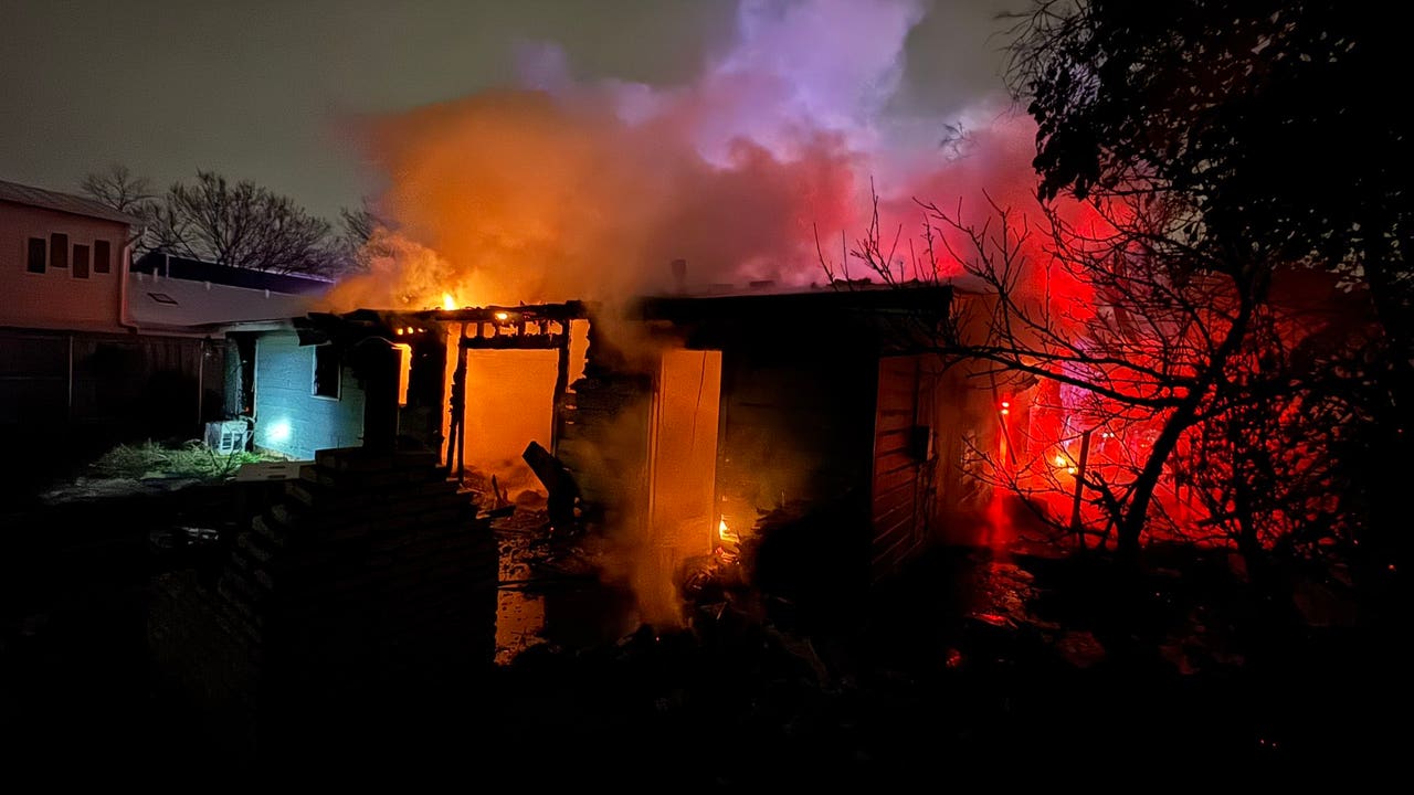 Austin fire crews battle early morning house fire