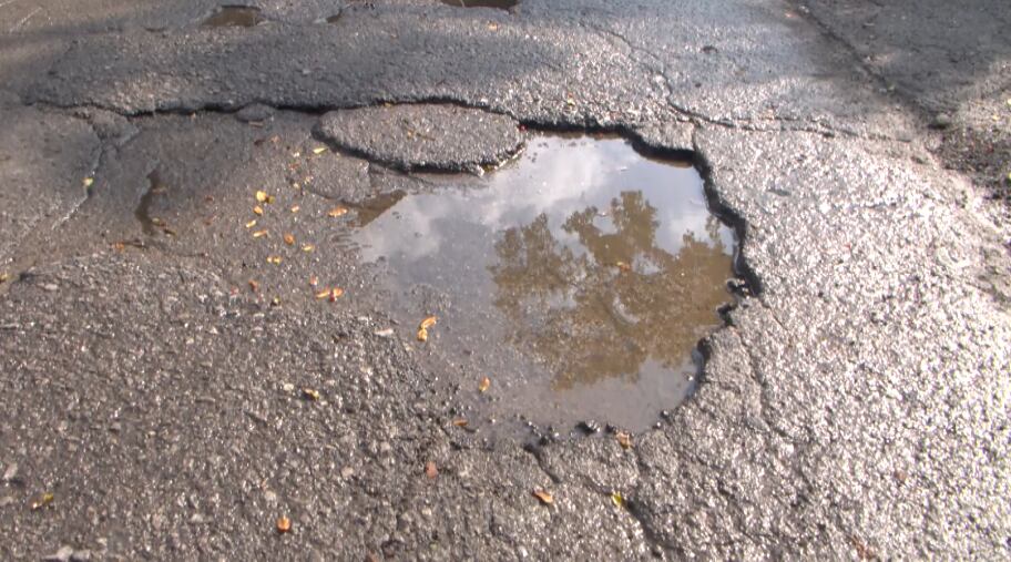 ‘Too many potholes’ | How to report a pothole across East Tennessee
