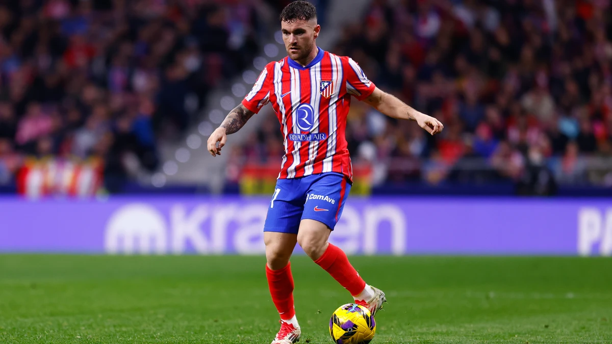 La clara mano de Galán en el área del Atlético que el árbitro decidió ...