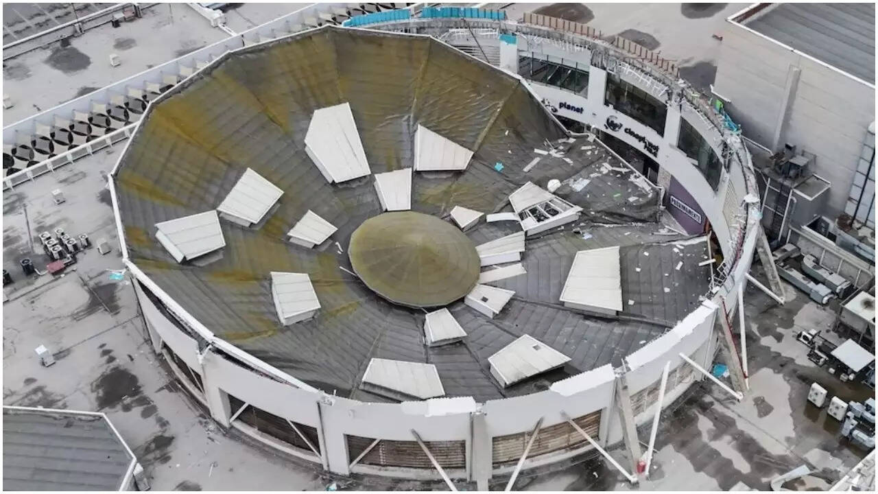Watch: Shocking CCTV footage captures roof collapse at mall in Peru ... Watch: Shocking CCTV footage captures roof collapse at mall in Peru ...
