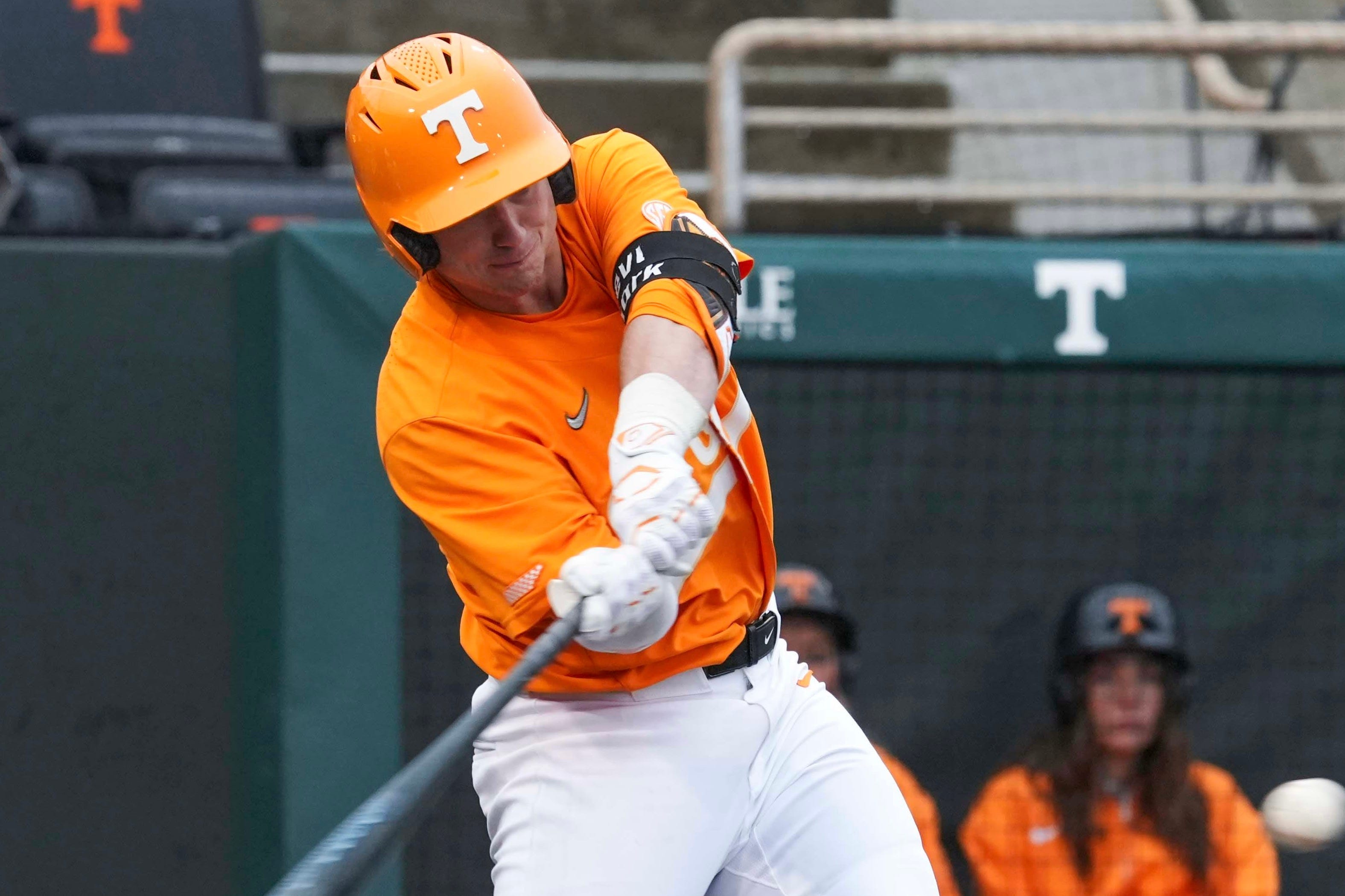 WATCH: Levi Clark hits homer out of Houston's Daikin Park in Tennessee ...