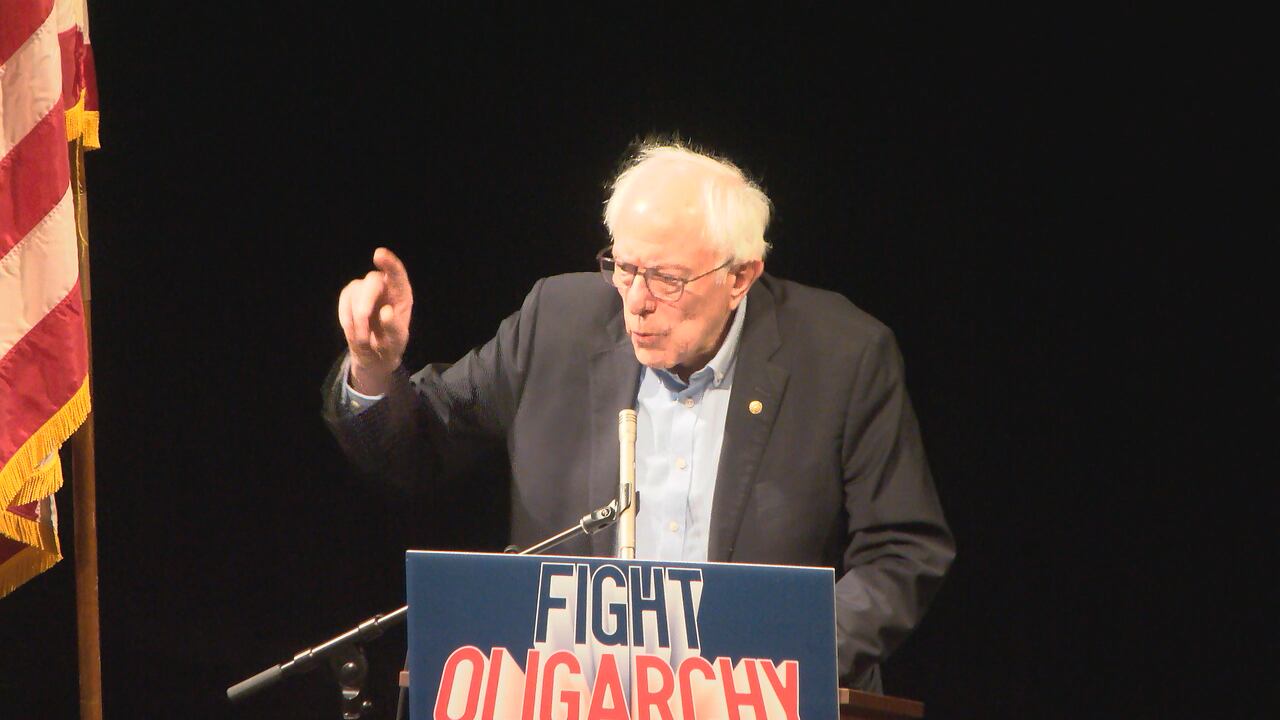 Sen. Bernie Sanders rallies in Iowa City for ‘Fight Oligarchy’ tour