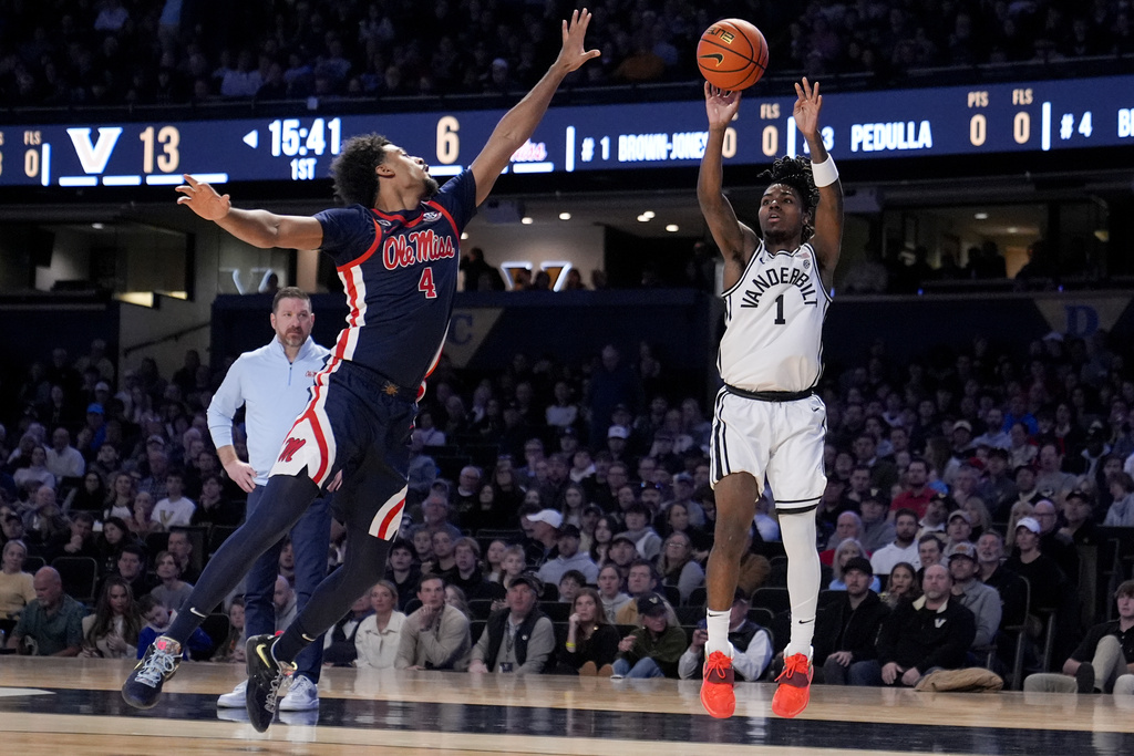 Chris Manon's late 3 puts Vanderbilt ahead to stay in 77-72 win over No ...