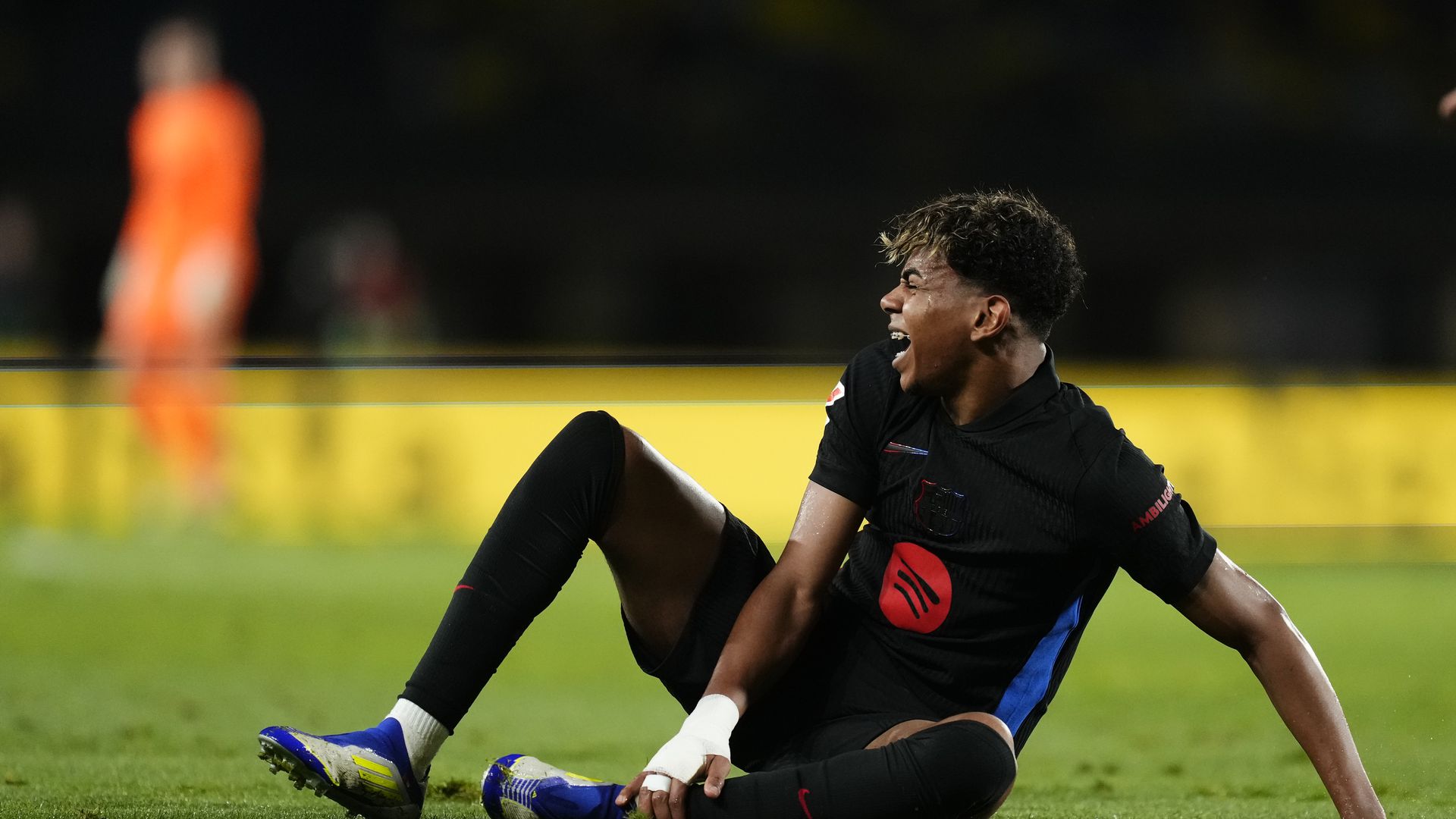 Yamal shows off painful-looking injury after Barca win