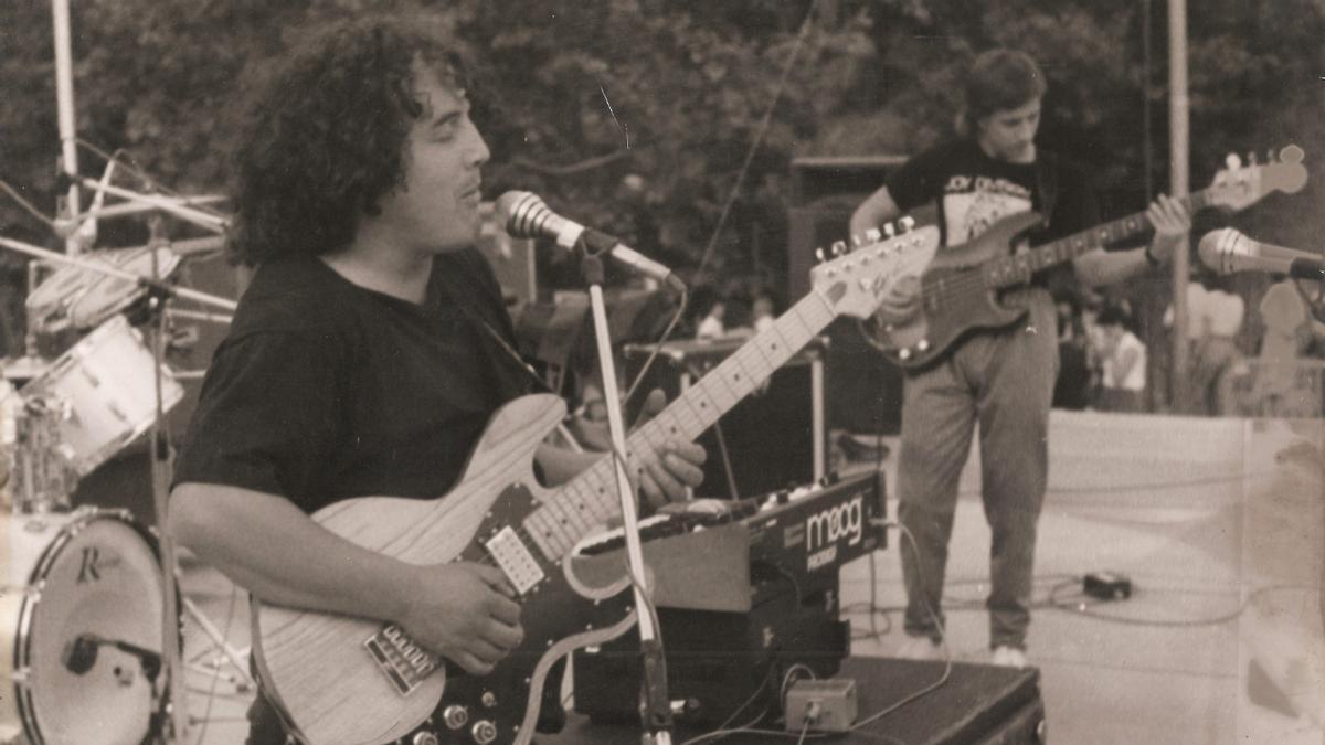 Bibiano, el soldador sindicalista que fue cantautor, “padre” de la Movida Viguesa y trajo a ...