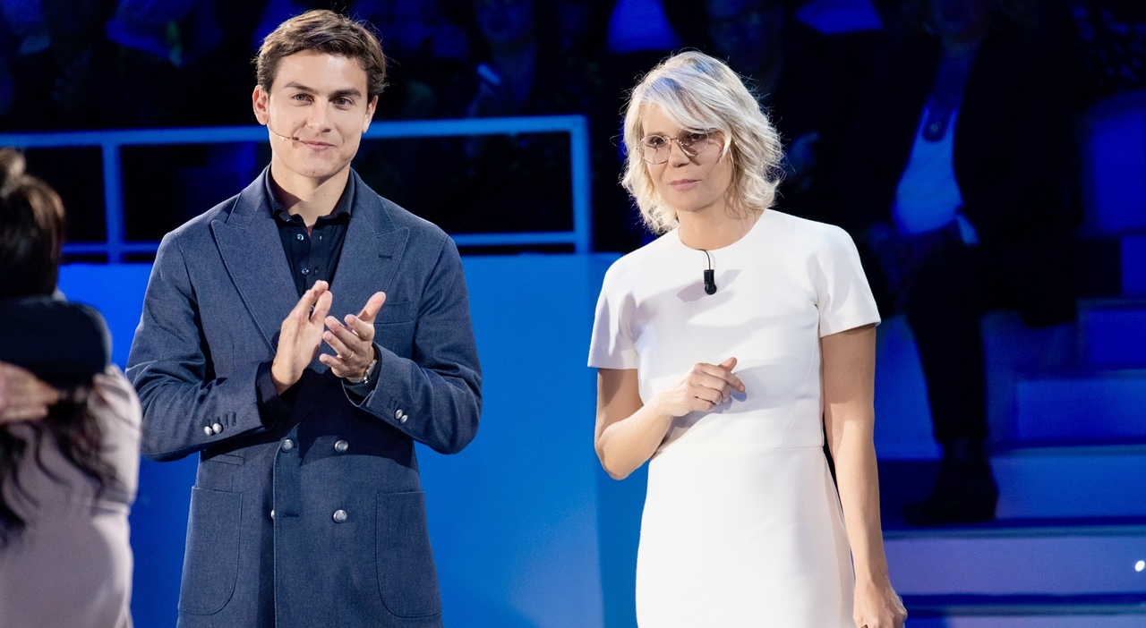 Paulo Dybala commosso a C'è Posta per Te, per la storia di Raffaele che ...