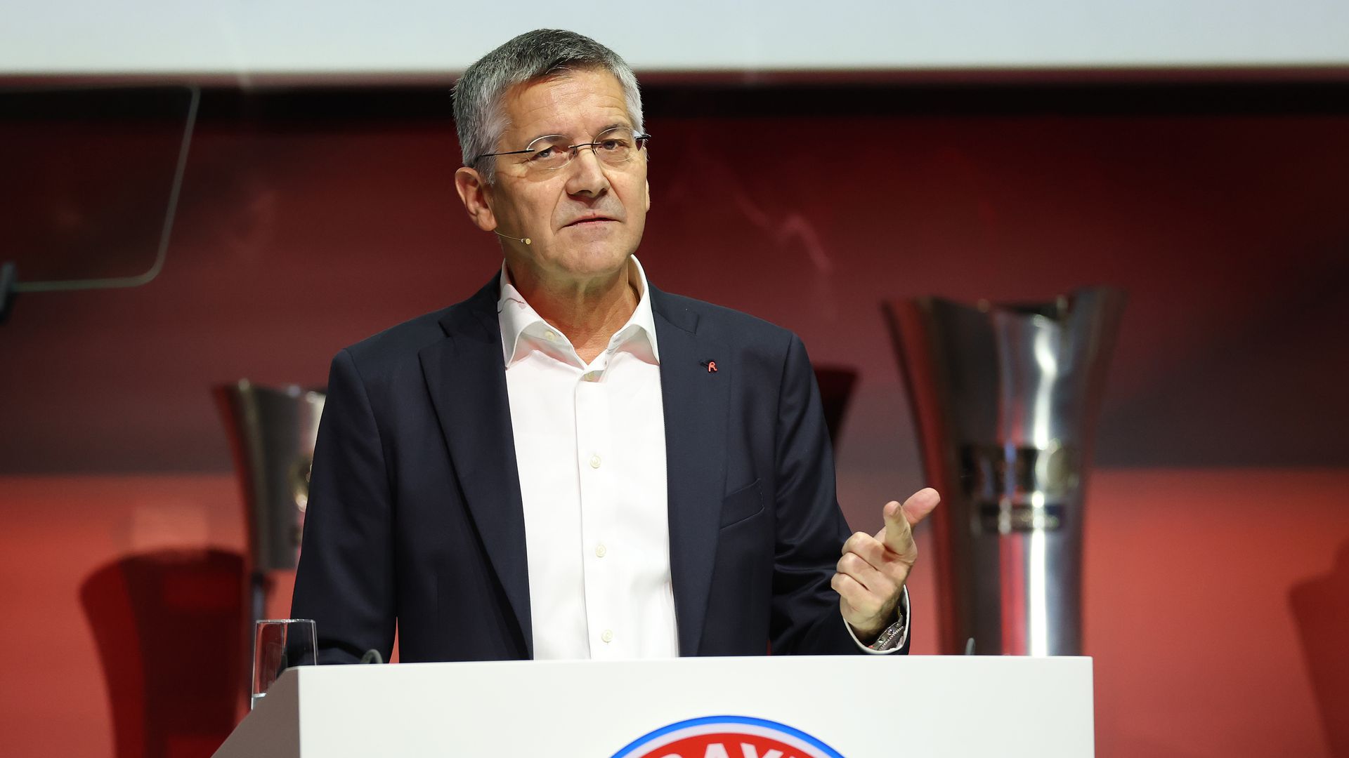 “Anyone who looks on indifferently is surrendering democracy” — Bayern ...